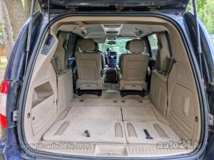 Zils Chrysler town-&-country 2013 Tallina, ar dzinēja tilpumu 3.60 L un nobraukumu 216 tūkst. km par 3999 €, foto 9 vietnē AUTOMOTO.COM.LV
