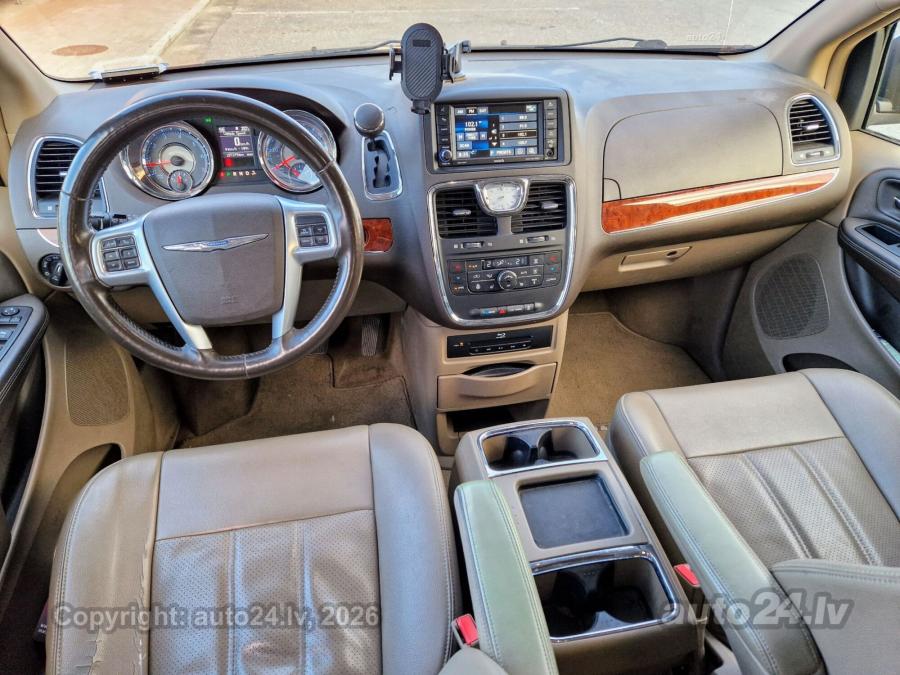 Zils Chrysler town-&-country 2013 Tallina, ar dzinēja tilpumu 3.60 L un nobraukumu 216 tūkst. km par 3999 €, foto 16 vietnē AUTOMOTO.COM.LV