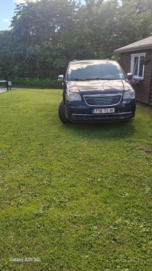 Zils Chrysler town-&-country 2014 Valga, ar dzinēja tilpumu 3.60 L un nobraukumu 288 tūkst. km par 4500 €, foto  vietnē AUTOMOTO.COM.LV