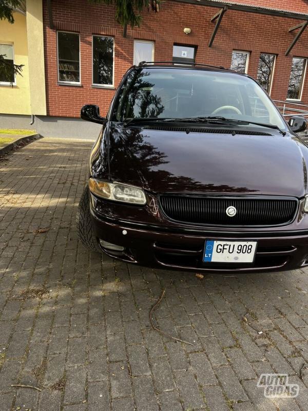 Brown Chrysler town-&-country 1997 in Sirvintos, with an engine capacity of 3.80 L and mileage of 229 thousand km for 2100 €, photo 2 on AUTOMOTO.COM.LV