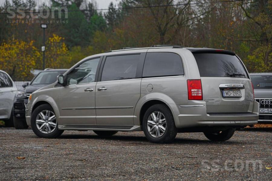 Brūns Chrysler town-&-country 2009 Rīga, ar dzinēja tilpumu 4.00 L un nobraukumu 131 tūkst. km par 3590 €, foto 3 vietnē AUTOMOTO.COM.LV