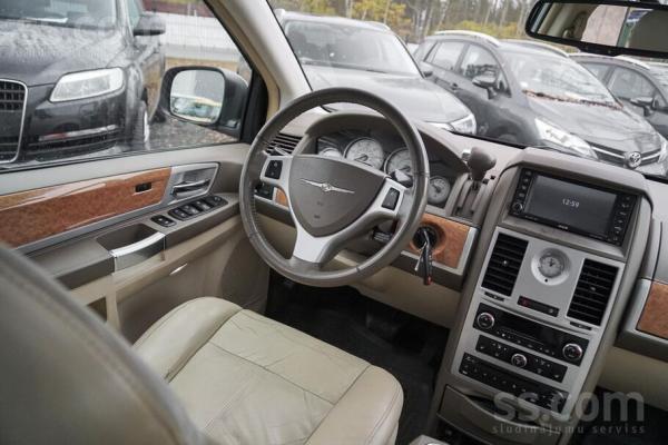 Brown Chrysler town-&-country 2009 in Riga, with an engine capacity of 4.00 L and mileage of 131 thousand km for 3590 €, photo 9 on AUTOMOTO.COM.LV