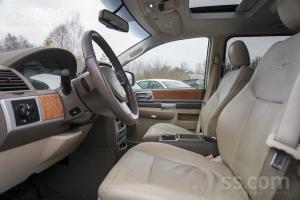 Brūns Chrysler town-&-country 2009 Rīga, ar dzinēja tilpumu 4.00 L un nobraukumu 131 tūkst. km par 3590 €, foto 24 vietnē AUTOMOTO.COM.LV