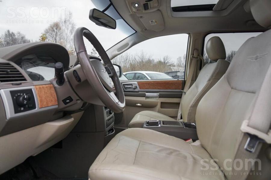 Brūns Chrysler town-&-country 2009 Rīga, ar dzinēja tilpumu 4.00 L un nobraukumu 131 tūkst. km par 3590 €, foto 24 vietnē AUTOMOTO.COM.LV