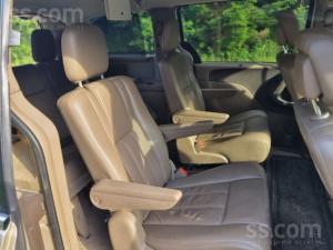 Brown Chrysler town-&-country 2011 in Riga, with an engine capacity of 3.60 L and mileage of 324 thousand km for 5000 €, photo 7 on AUTOMOTO.COM.LV