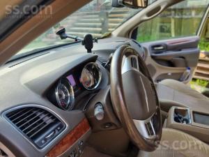 Brown Chrysler town-&-country 2011 in Riga, with an engine capacity of 3.60 L and mileage of 324 thousand km for 5000 €, photo 8 on AUTOMOTO.COM.LV