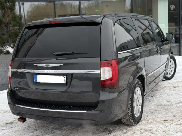 Brūns Chrysler town-&-country 2012 Klaipėda, ar dzinēja tilpumu 3.61 L un nobraukumu 225 tūkst. km par 7990 €, foto 7 vietnē AUTOMOTO.COM.LV