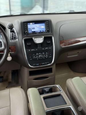 Brown Chrysler town-&-country 2012 in Klaipeda, with an engine capacity of 3.61 L and mileage of 225 thousand km for 7990 €, photo 23 on AUTOMOTO.COM.LV