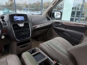 Brown Chrysler town-&-country 2012 in Klaipeda, with an engine capacity of 3.61 L and mileage of 225 thousand km for 7990 €, photo 24 on AUTOMOTO.COM.LV
