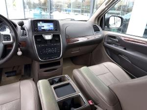 Brown Chrysler town-&-country 2012 in Klaipeda, with an engine capacity of 3.61 L and mileage of 225 thousand km for 7990 €, photo 26 on AUTOMOTO.COM.LV