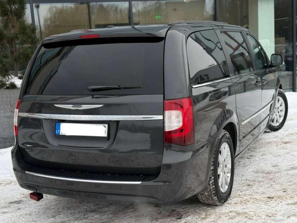 Brūns Chrysler town-&-country 2012 Klaipėda, ar dzinēja tilpumu 3.60 L un nobraukumu 225 tūkst. km par 7800 €, foto 5 vietnē AUTOMOTO.COM.LV