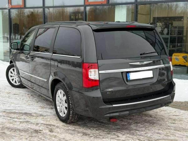 Brūns Chrysler town-&-country 2012 Klaipėda, ar dzinēja tilpumu 3.60 L un nobraukumu 225 tūkst. km par 7800 €, foto 6 vietnē AUTOMOTO.COM.LV