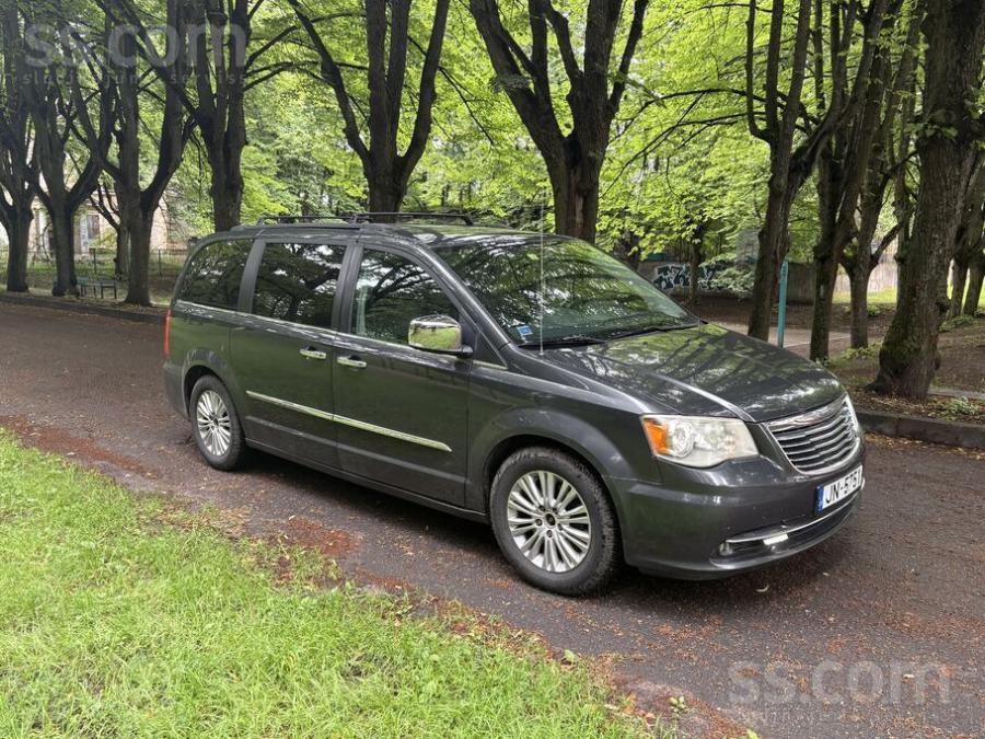 Brūns Chrysler town-&-country 2012 Rīga, ar dzinēja tilpumu 3.60 L un nobraukumu 318 tūkst. km par 5520 €, foto 1 vietnē AUTOMOTO.COM.LV
