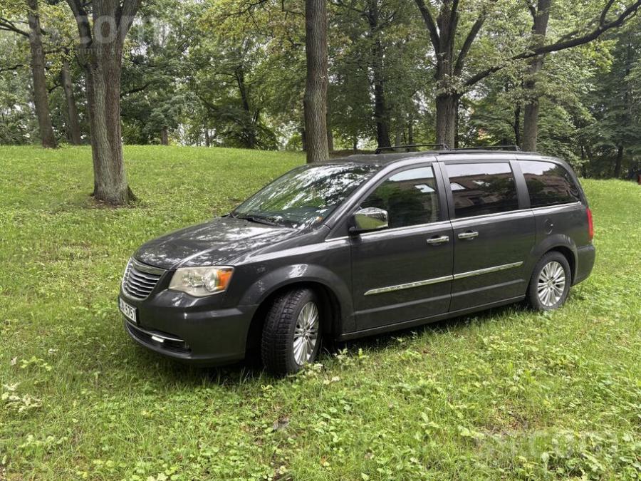 Brūns Chrysler town-&-country 2012 Rīga, ar dzinēja tilpumu 3.60 L un nobraukumu 318 tūkst. km par 5520 €, foto 4 vietnē AUTOMOTO.COM.LV