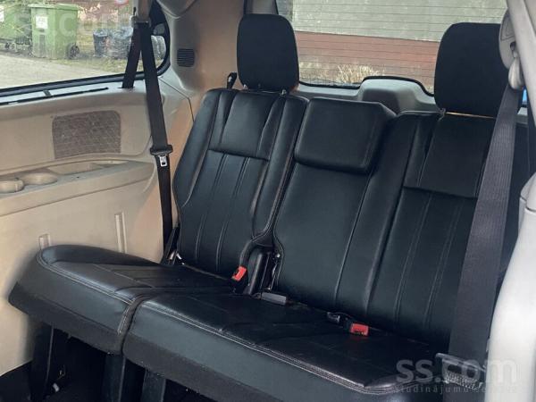 Brown Chrysler town-&-country 2012 in Riga, with an engine capacity of 3.60 L and mileage of 318 thousand km for 5520 €, photo 8 on AUTOMOTO.COM.LV
