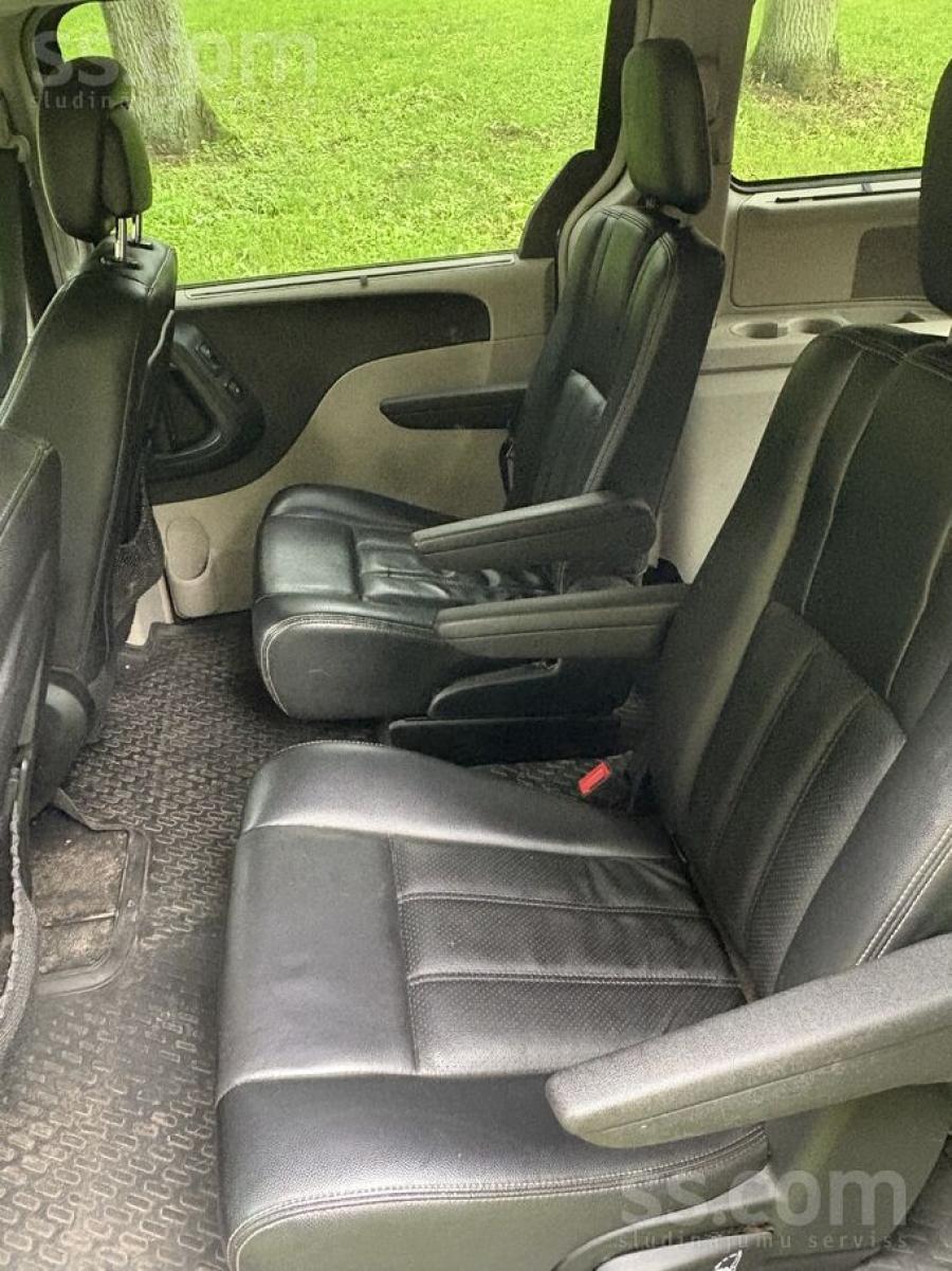Brūns Chrysler town-&-country 2012 Rīga, ar dzinēja tilpumu 3.60 L un nobraukumu 318 tūkst. km par 5520 €, foto 10 vietnē AUTOMOTO.COM.LV