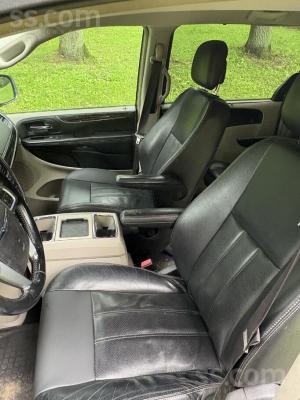 Brūns Chrysler town-&-country 2012 Rīga, ar dzinēja tilpumu 3.60 L un nobraukumu 318 tūkst. km par 5520 €, foto 11 vietnē AUTOMOTO.COM.LV