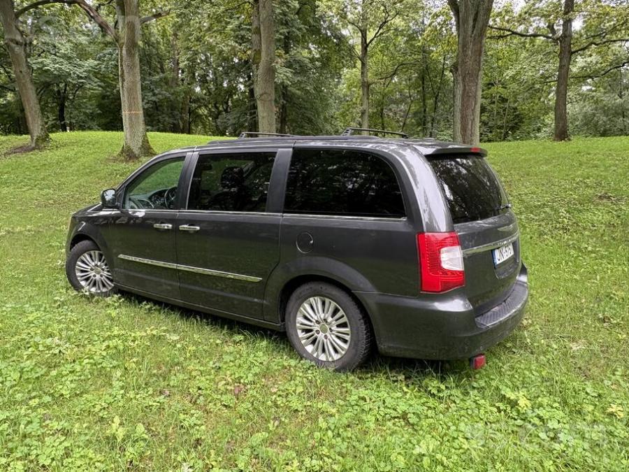 Brūns Chrysler town-&-country 2012 Rīga, ar dzinēja tilpumu 3.60 L un nobraukumu 318 tūkst. km par 5520 €, foto 12 vietnē AUTOMOTO.COM.LV