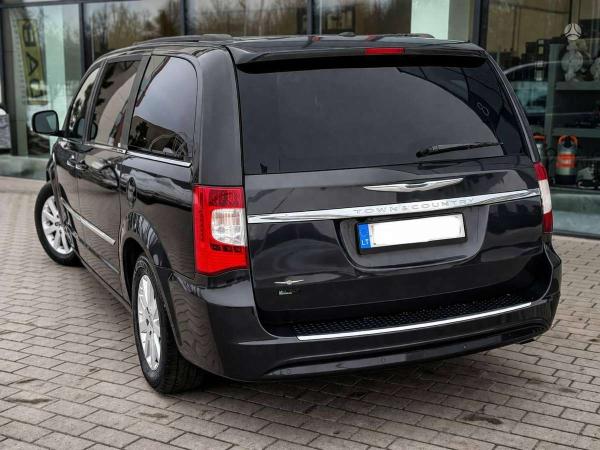 Brūns Chrysler town-&-country 2012 Klaipėda, ar dzinēja tilpumu 3.60 L un nobraukumu 225 tūkst. km par 7700 €, foto 6 vietnē AUTOMOTO.COM.LV