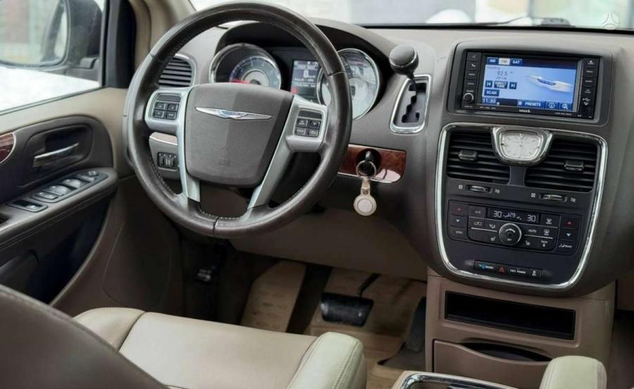 Brūns Chrysler town-&-country 2012 Klaipėda, ar dzinēja tilpumu 3.60 L un nobraukumu 225 tūkst. km par 7700 €, foto 8 vietnē AUTOMOTO.COM.LV