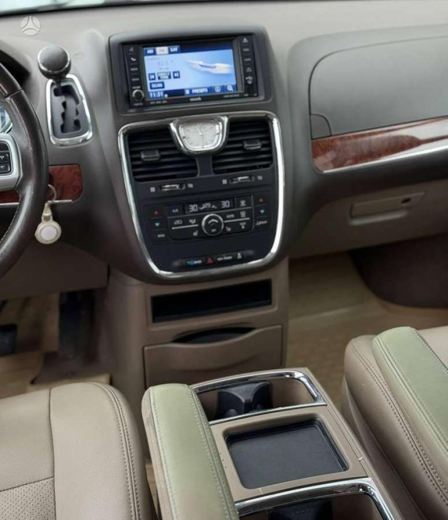 Brūns Chrysler town-&-country 2012 Klaipėda, ar dzinēja tilpumu 3.60 L un nobraukumu 225 tūkst. km par 7700 €, foto 9 vietnē AUTOMOTO.COM.LV