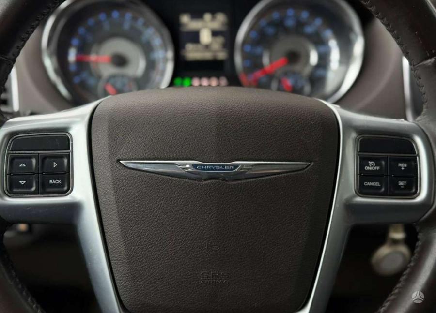 Brūns Chrysler town-&-country 2012 Klaipėda, ar dzinēja tilpumu 3.60 L un nobraukumu 225 tūkst. km par 7700 €, foto 14 vietnē AUTOMOTO.COM.LV