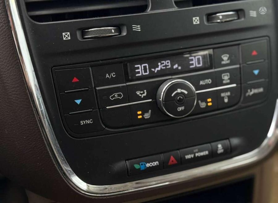 Brūns Chrysler town-&-country 2012 Klaipėda, ar dzinēja tilpumu 3.60 L un nobraukumu 225 tūkst. km par 7700 €, foto 16 vietnē AUTOMOTO.COM.LV