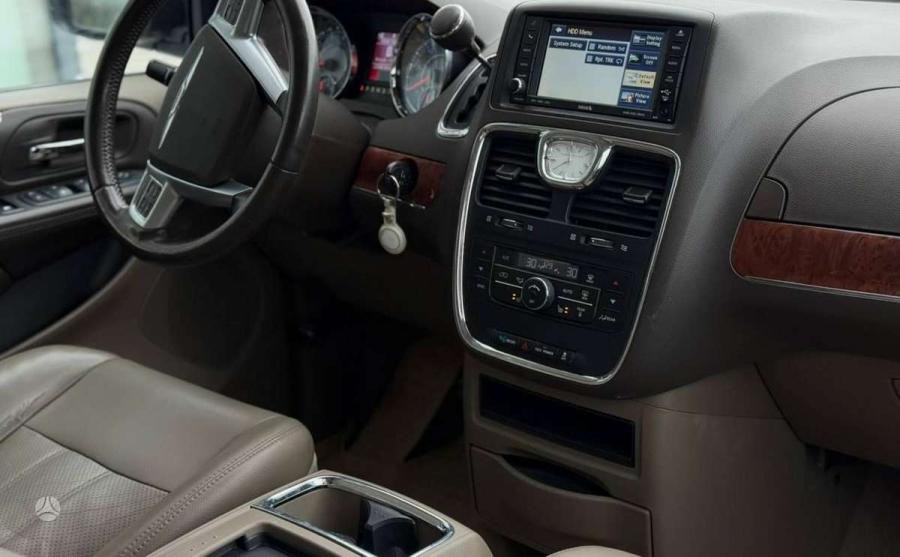 Brūns Chrysler town-&-country 2012 Klaipėda, ar dzinēja tilpumu 3.60 L un nobraukumu 225 tūkst. km par 7700 €, foto 18 vietnē AUTOMOTO.COM.LV