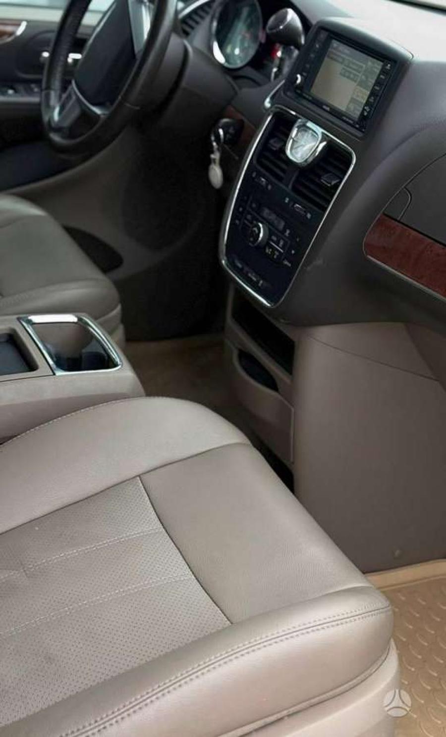 Brūns Chrysler town-&-country 2012 Klaipėda, ar dzinēja tilpumu 3.60 L un nobraukumu 225 tūkst. km par 7700 €, foto 21 vietnē AUTOMOTO.COM.LV