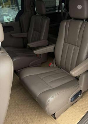 Brūns Chrysler town-&-country 2012 Klaipėda, ar dzinēja tilpumu 3.60 L un nobraukumu 225 tūkst. km par 7700 €, foto 26 vietnē AUTOMOTO.COM.LV