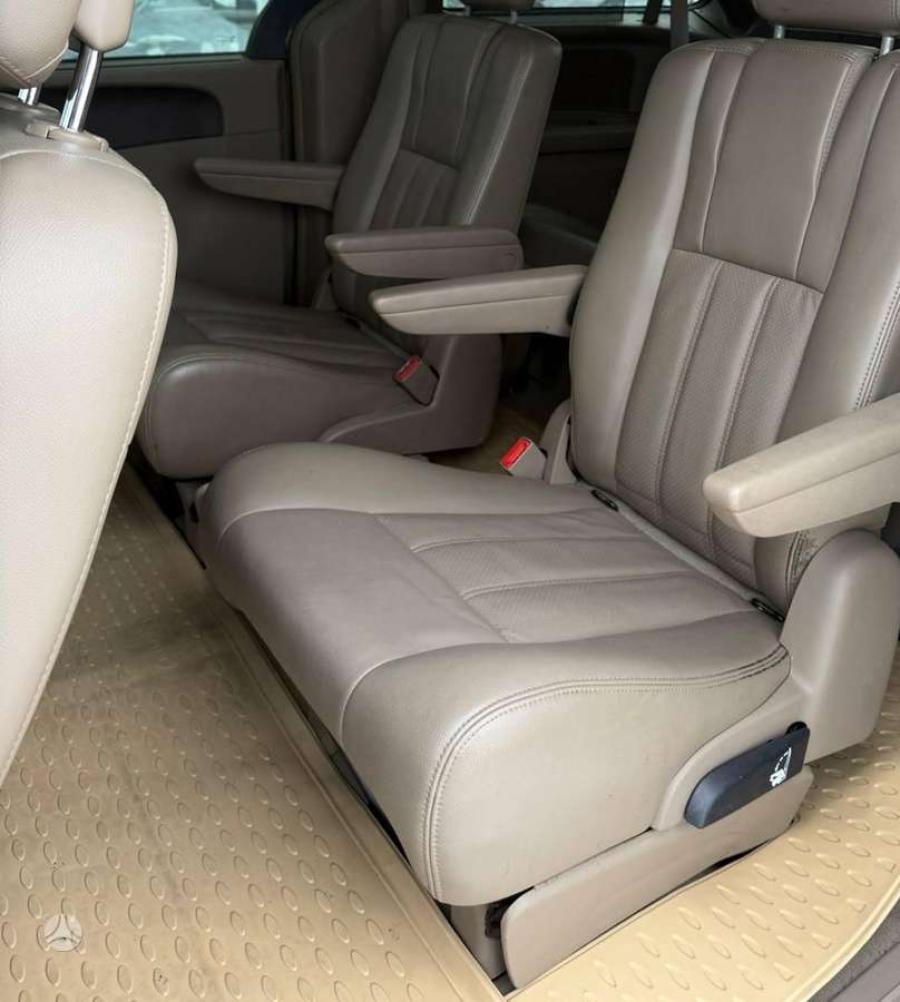 Brūns Chrysler town-&-country 2012 Klaipėda, ar dzinēja tilpumu 3.60 L un nobraukumu 225 tūkst. km par 7700 €, foto 28 vietnē AUTOMOTO.COM.LV