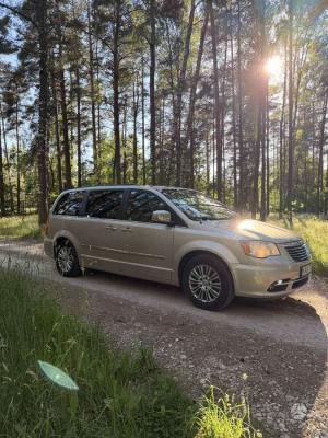 Brūns Chrysler town-&-country 2013 Šilutė, ar dzinēja tilpumu 3.60 L un nobraukumu 297 tūkst. km par 5500 €, foto  vietnē AUTOMOTO.COM.LV