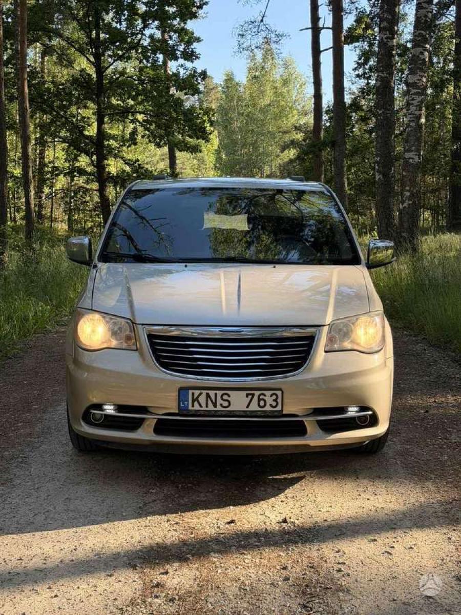 Brūns Chrysler town-&-country 2013 Šilutė, ar dzinēja tilpumu 3.60 L un nobraukumu 297 tūkst. km par 5500 €, foto 6 vietnē AUTOMOTO.COM.LV