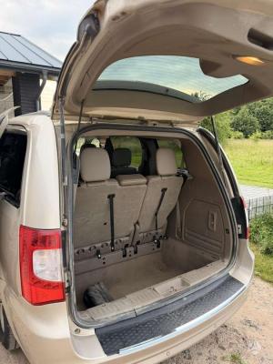 Brūns Chrysler town-&-country 2013 Šilutė, ar dzinēja tilpumu 3.60 L un nobraukumu 297 tūkst. km par 5500 €, foto 9 vietnē AUTOMOTO.COM.LV