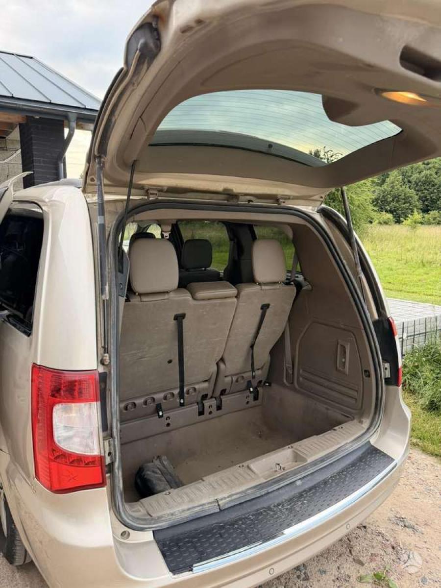 Brūns Chrysler town-&-country 2013 Šilutė, ar dzinēja tilpumu 3.60 L un nobraukumu 297 tūkst. km par 5500 €, foto 9 vietnē AUTOMOTO.COM.LV