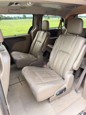 Brūns Chrysler town-&-country 2013 Šilutė, ar dzinēja tilpumu 3.60 L un nobraukumu 297 tūkst. km par 5500 €, foto 12 vietnē AUTOMOTO.COM.LV