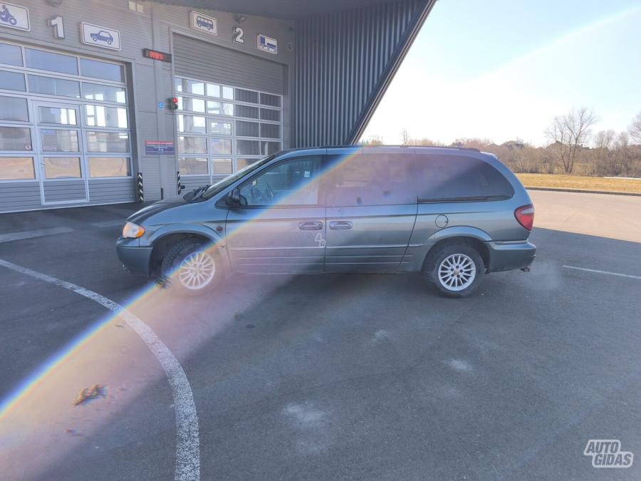Zaļš Chrysler town-&-country 2005 Šauļi, ar dzinēja tilpumu 3.80 L un nobraukumu 198 tūkst. km par 950 €, foto 2 vietnē AUTOMOTO.COM.LV
