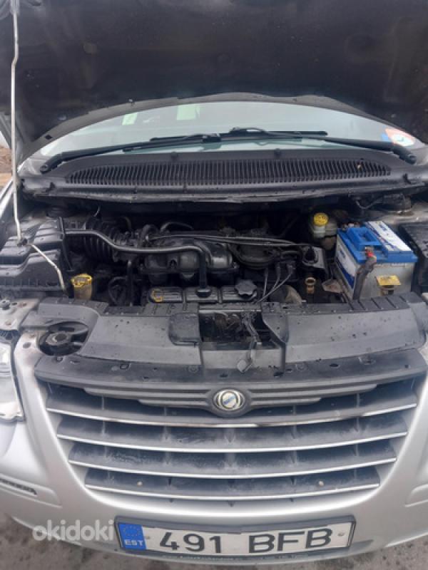 Grey Chrysler town-&-country 2011 in Tallinn, with an engine capacity of 0.00 L and mileage of 351 thousand km for 1600 €, photo 3 on AUTOMOTO.COM.LV