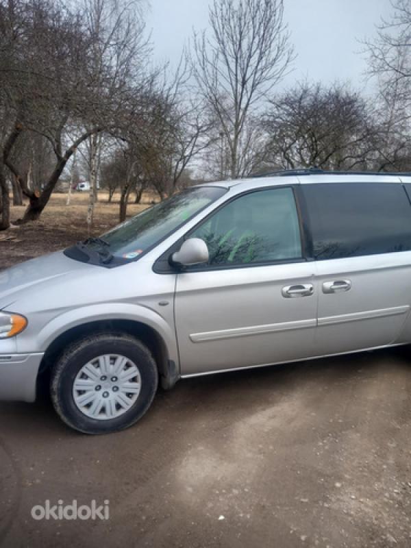 Grey Chrysler town-&-country 2011 in Tallinn, with an engine capacity of 0.00 L and mileage of 351 thousand km for 1600 €, photo 4 on AUTOMOTO.COM.LV