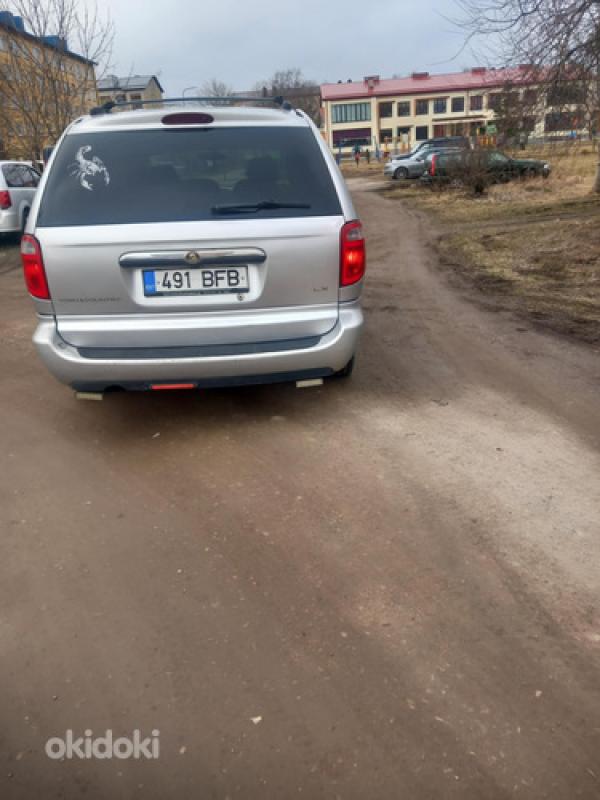 Grey Chrysler town-&-country 2011 in Tallinn, with an engine capacity of 0.00 L and mileage of 351 thousand km for 1600 €, photo 5 on AUTOMOTO.COM.LV