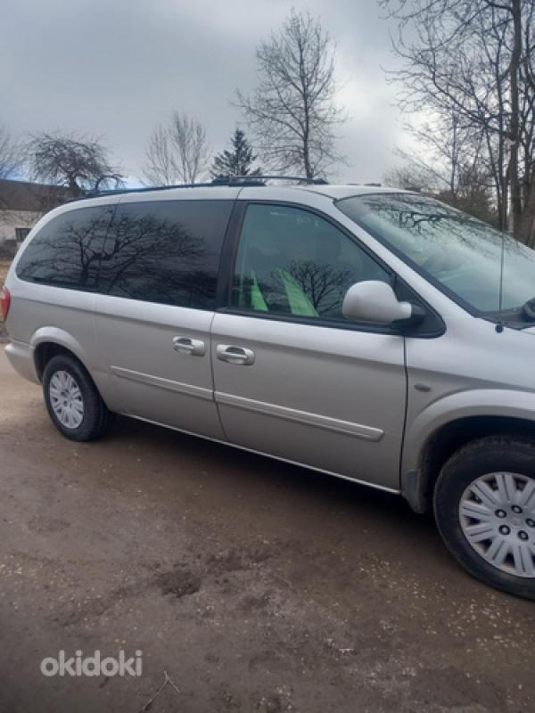 Grey Chrysler town-&-country 2011 in Tallinn, with an engine capacity of 0.00 L and mileage of 351 thousand km for 1600 €, photo 6 on AUTOMOTO.COM.LV