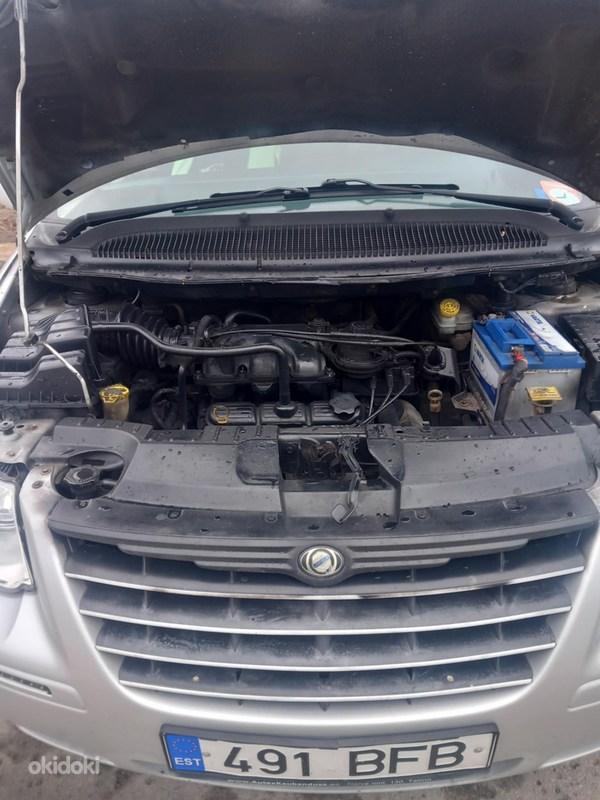 Grey Chrysler town-&-country 2011 in Tallinn, with an engine capacity of 0.00 L and mileage of 351 thousand km for 1600 €, photo 10 on AUTOMOTO.COM.LV