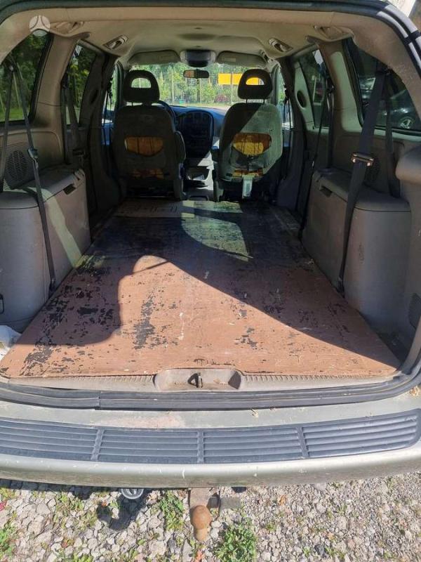 Grey Chrysler town-&-country 2003 in Siauliai, with an engine capacity of 3.30 L and mileage of 350 thousand km for 480 €, photo 9 on AUTOMOTO.COM.LV