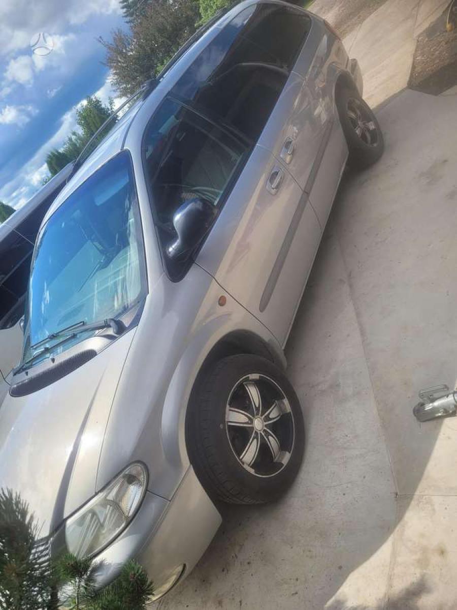 Pelēks Chrysler town-&-country 2003 Šauļi, ar dzinēja tilpumu 2.50 L un nobraukumu 286 tūkst. km par 1500 €, foto 3 vietnē AUTOMOTO.COM.LV