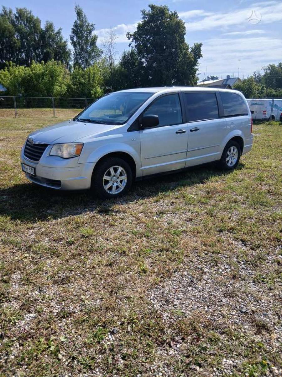 Pelēks Chrysler town-&-country 2008 Utena, ar dzinēja tilpumu 0.00 L un nobraukumu 308 tūkst. km par 2400 €, foto 1 vietnē AUTOMOTO.COM.LV