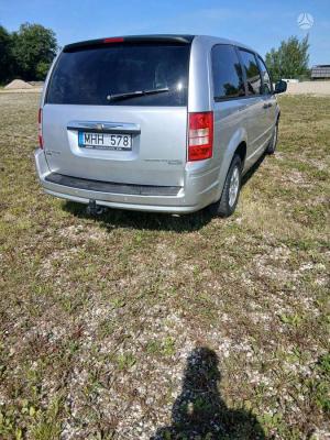 Pelēks Chrysler town-&-country 2008 Utena, ar dzinēja tilpumu 0.00 L un nobraukumu 308 tūkst. km par 2400 €, foto 5 vietnē AUTOMOTO.COM.LV