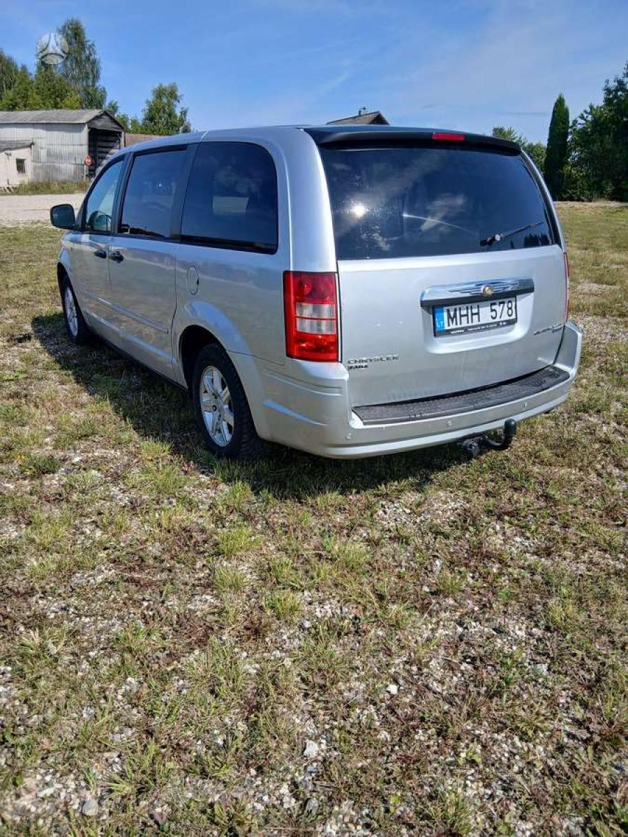 Pelēks Chrysler town-&-country 2008 Utena, ar dzinēja tilpumu 0.00 L un nobraukumu 308 tūkst. km par 2400 €, foto 6 vietnē AUTOMOTO.COM.LV