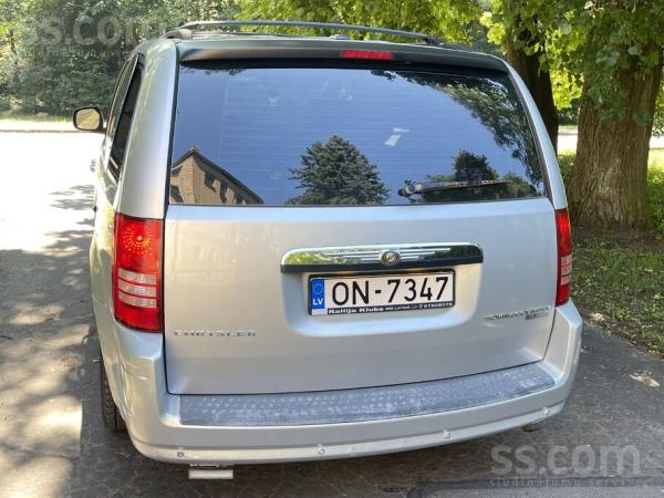 Grey Chrysler town-&-country 2009 in Riga, with an engine capacity of 3.80 L and mileage of 194 thousand km for 3850 €, photo 4 on AUTOMOTO.COM.LV