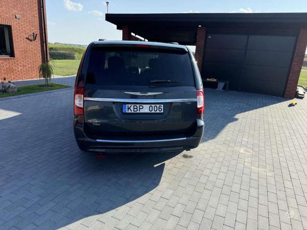 Pelēks Chrysler town-&-country 2012 Klaipėda, ar dzinēja tilpumu 3.60 L un nobraukumu 220 tūkst. km par 5400 €, foto 4 vietnē AUTOMOTO.COM.LV