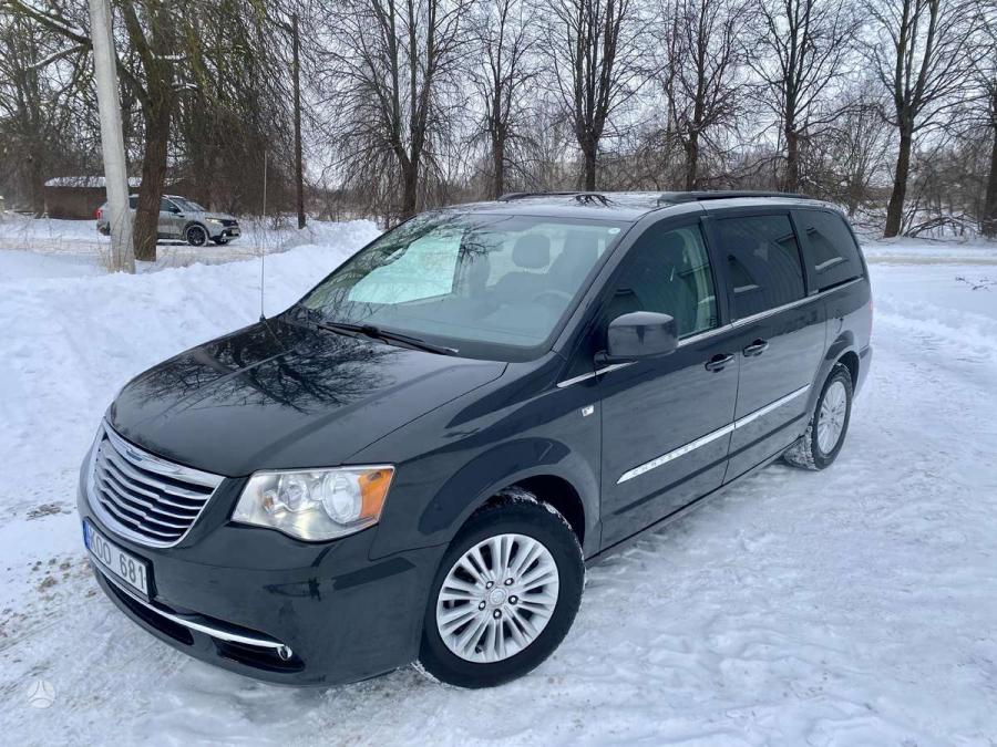 Pelēks Chrysler town-&-country 2012 Šauļi, ar dzinēja tilpumu 3.60 L un nobraukumu 300 tūkst. km par 6950 €, foto 1 vietnē AUTOMOTO.COM.LV